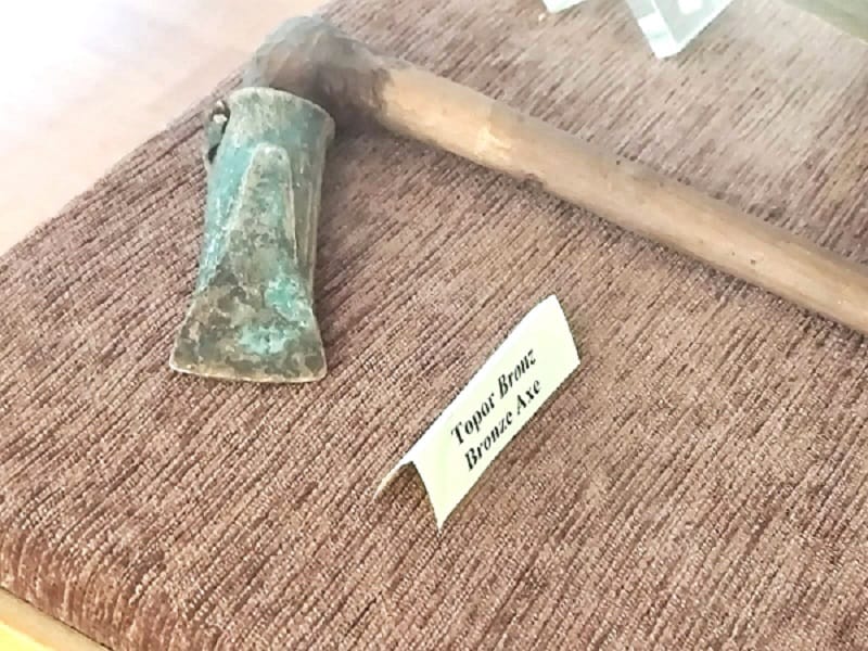 FOTO/VIDEO: Topor tip celt, din Clasa Tezaur, vechi de 3500-4000 de ani ...